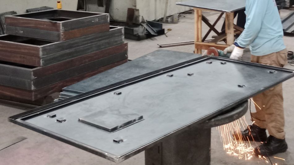 Panel Listrik (PUTR) merk "SES" - PT. SURYA ELEKTRINDO SWASTIKA