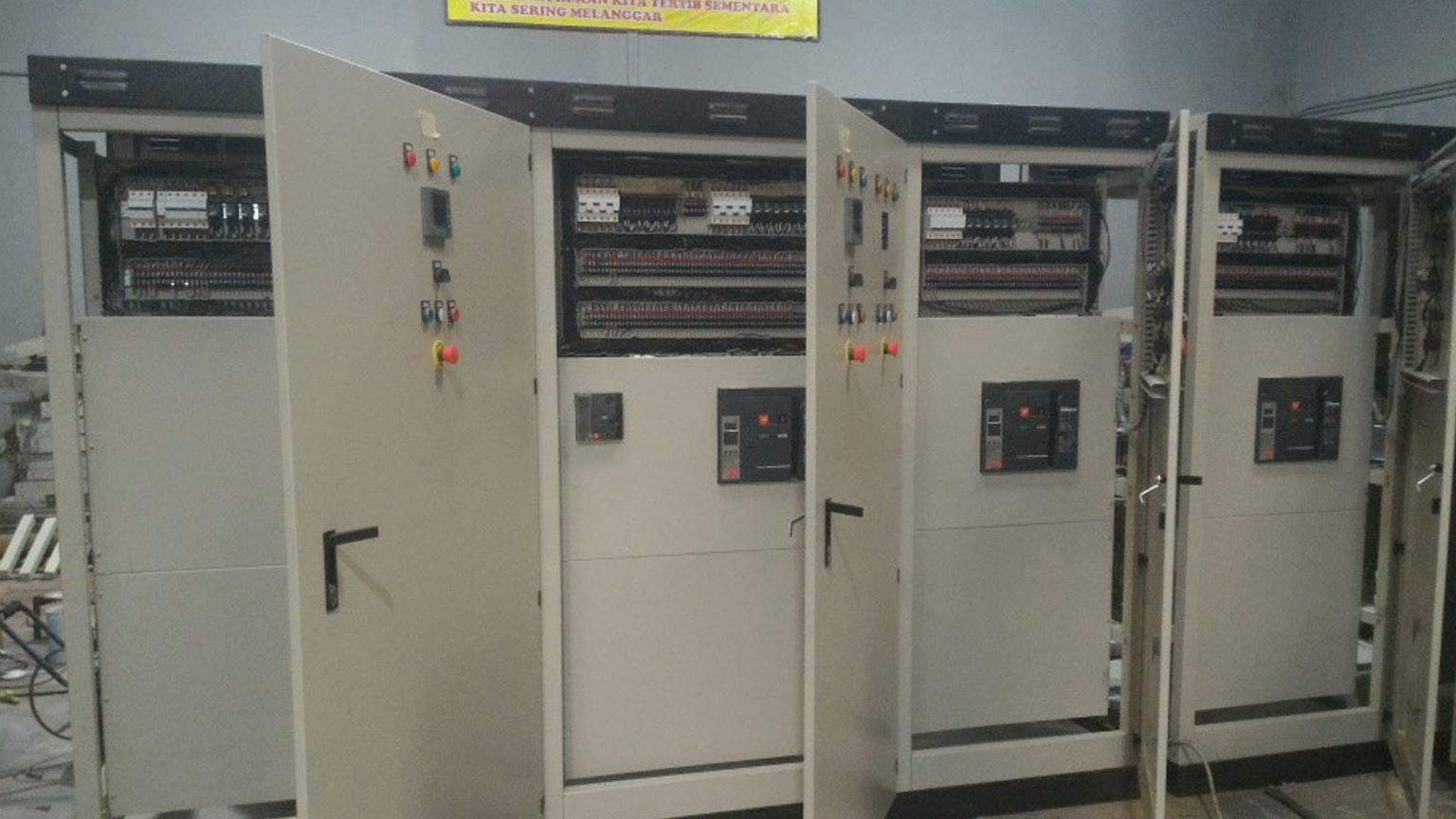 Panel Listrik (PUTR) merk "SES" - PT. SURYA ELEKTRINDO SWASTIKA