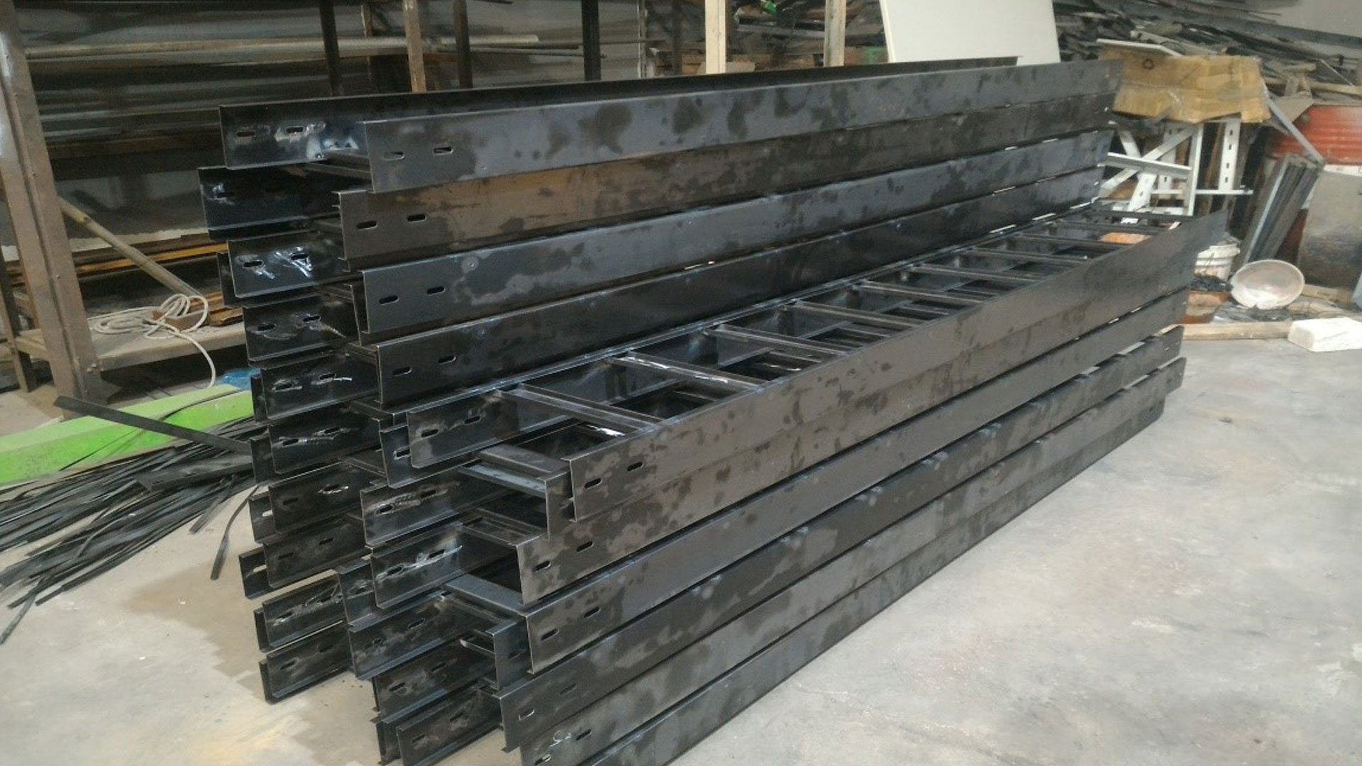 Cable Ladder merk "SES" - PT. SURYA ELEKTRINDO SWASTIKA