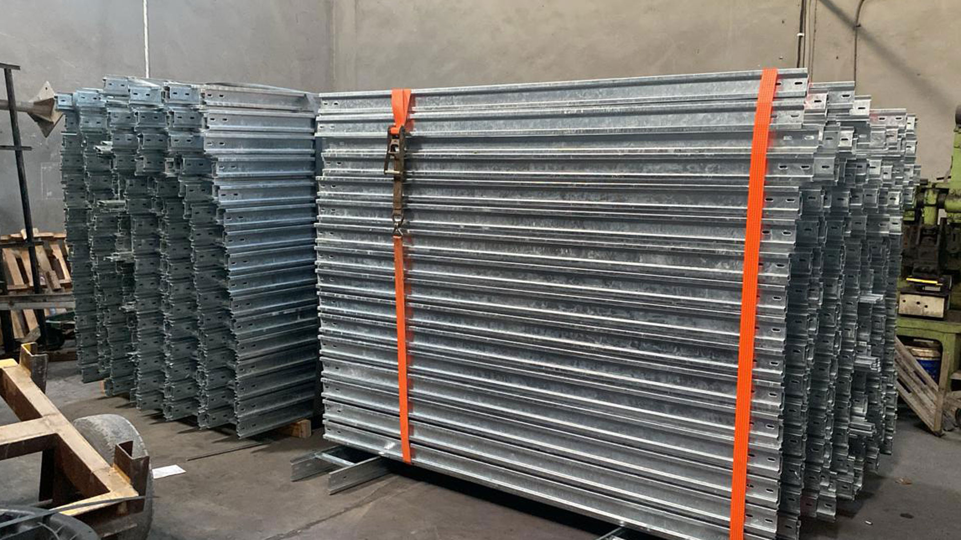 Cable Ladder merk "SES" - PT. SURYA ELEKTRINDO SWASTIKA